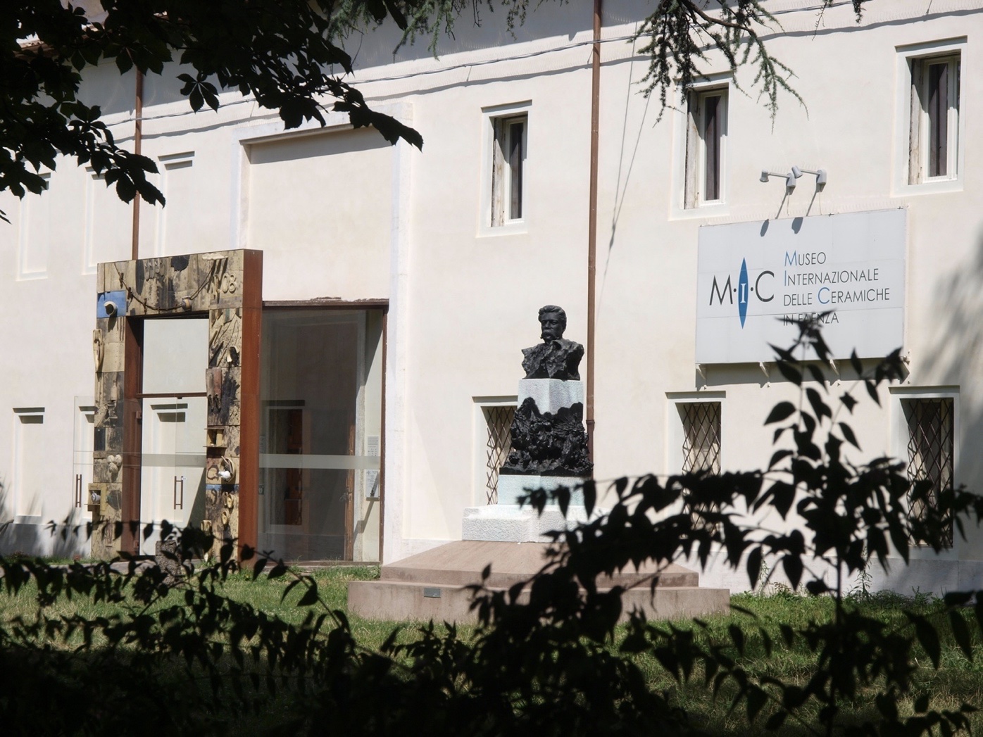 Ceramic Guide to Faenza, Italy - MoCA/NY